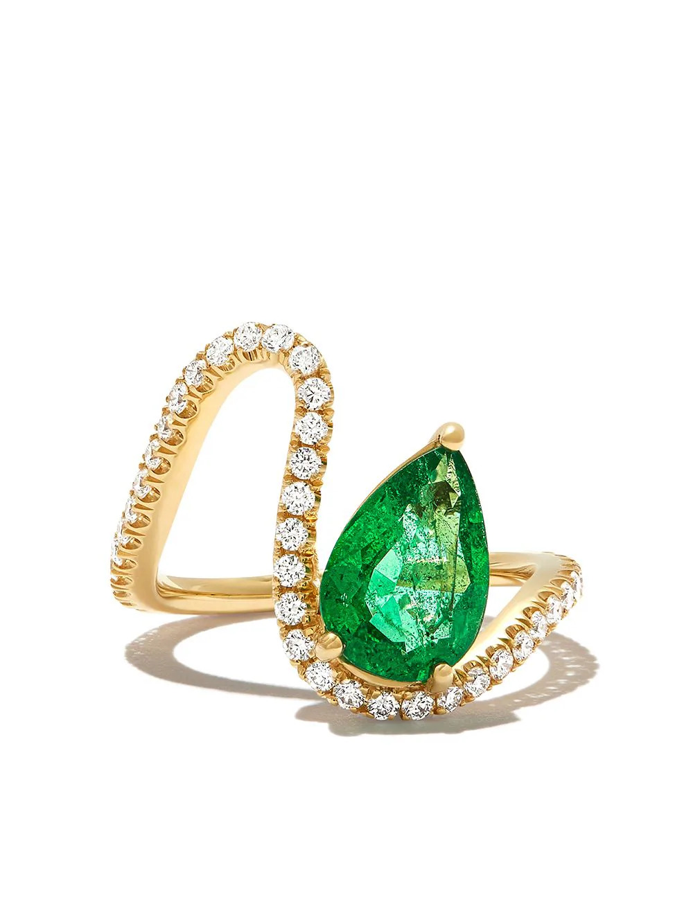 خواتم زمرد تضفي جاذبية فائقة على إطلالات ديسمبر الرائعة - مجلة هي